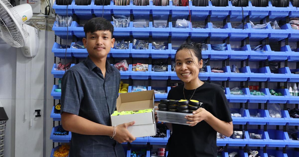 យុវជនជួយ ស្ដ្រីនៅជនបទចូលរួមក្នុងវិស័យ STEM | RVA